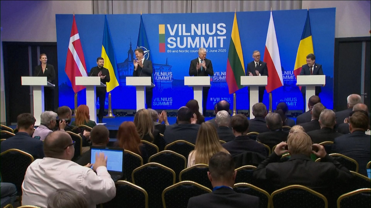 Nicuşor Dan, aplaudat la Vilnius. Preşedintele a propus ca Summitul B9 din 2026 fie la Bucureşti ...