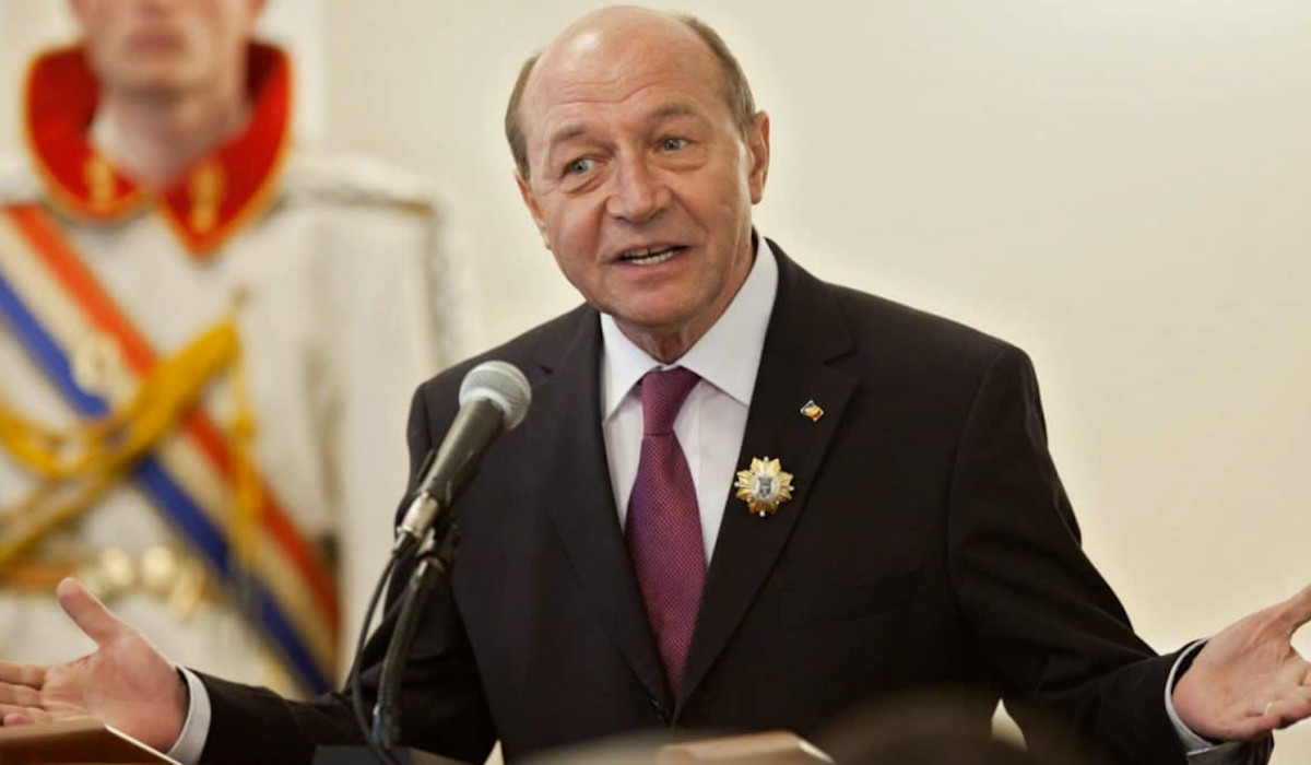 Legea prin care Băsescu a pierdut drepturile de fost preşedinte ...