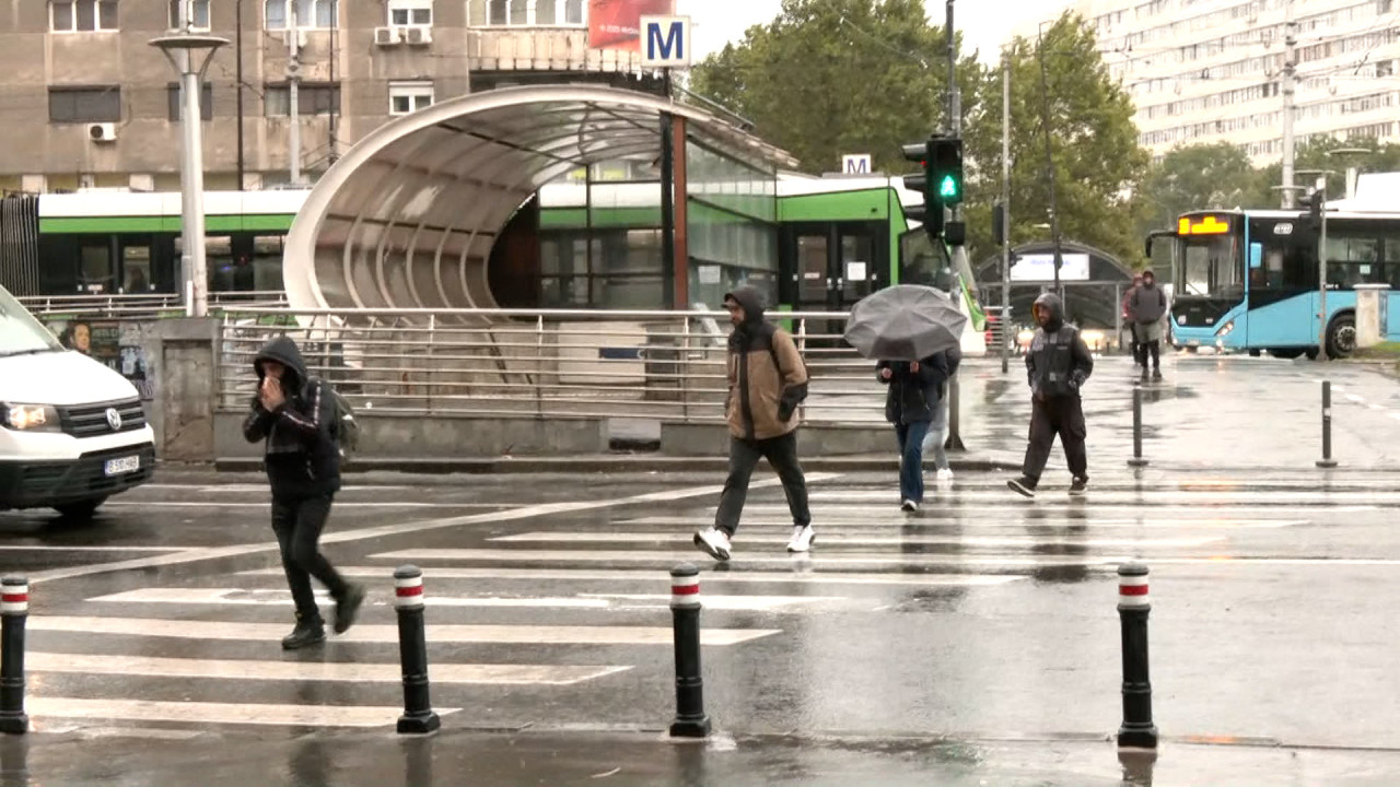 Potop în sud-estul ţării: Cod roșu de ploi și inundații, Capitala sub ...