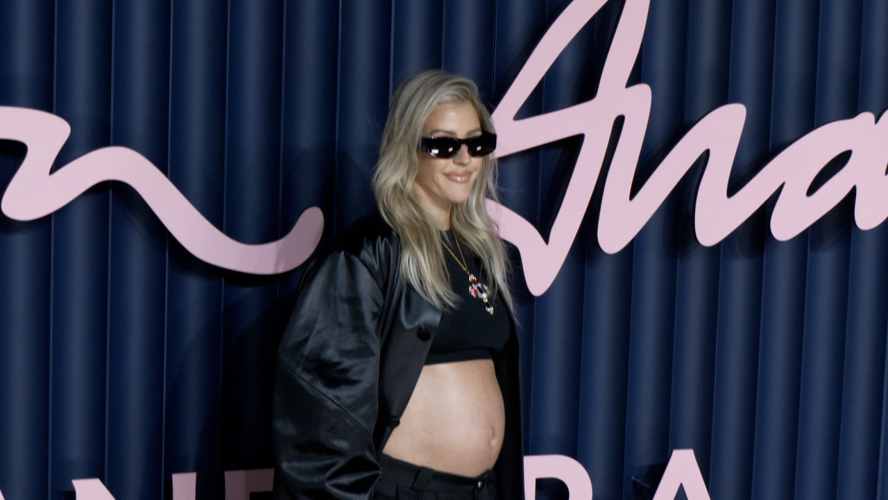 Gala modei din Londra. Sienna Miller şi Ellie Goulding au dezvăluit pe ...