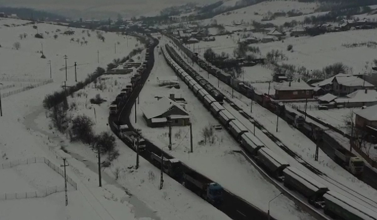 Marfa care se vinde acum ca pâinea caldă. Șoferii stau cu orele la rând ...