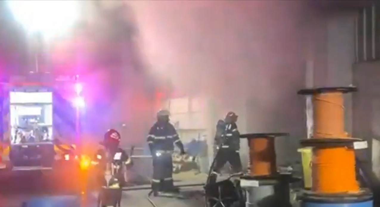 Incendiu puternic la o hală plină de cabluri electrice, în Tulcea ...