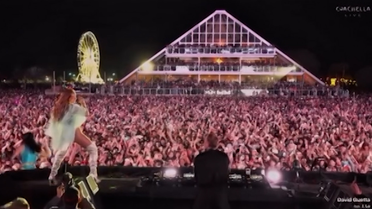 Jennifer Lopez, apariţie surpriză pe scena festivalului de muzică de la ...