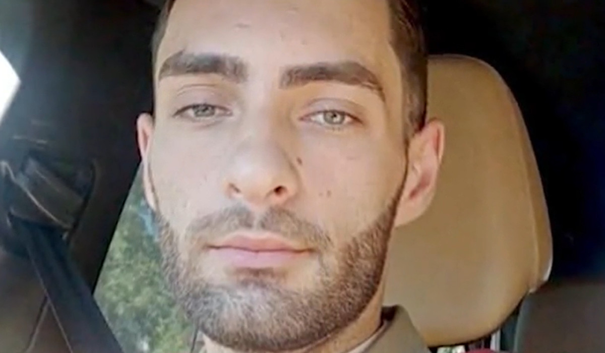 Şi-a luat uniformă de pe net şi s-a dat drept poliţist. Ziua era la ...